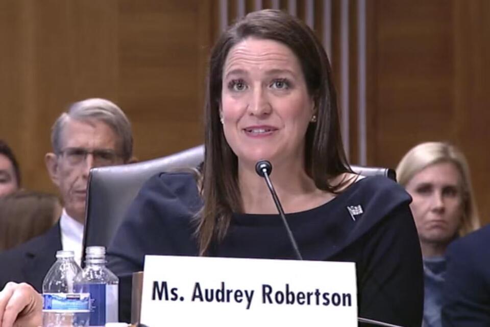 Ethics panel sounds the alarm after Trump official appears in jewelry ...