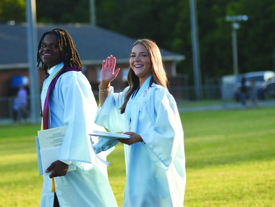 Vikings hold commencement exercises