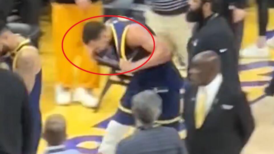 Steph Curry rips his jersey in anger after losing to Lakers - NewsBreak