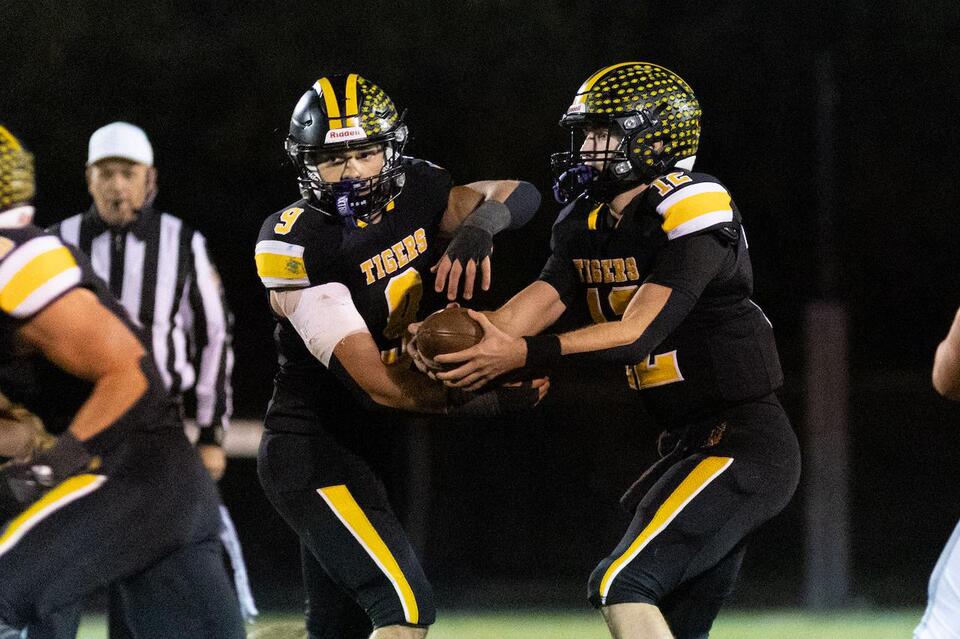 Lakatosh, Leh lead Northwestern football team to win, setting up ...
