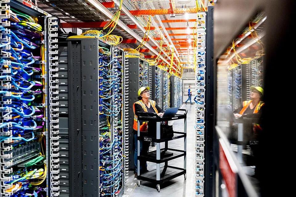 Oversized crowd prompts relocation of Kline Township Amazon data center ...