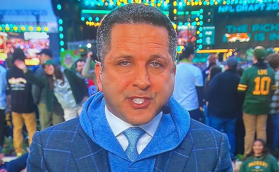 Hoodie-Under-Sport-Coat? Adam Schefter Is (Rightfully) Getting Clowned ...