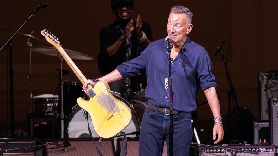 Watch Bruce Springsteen debut "Streets of Minneapolis" as surprise ...