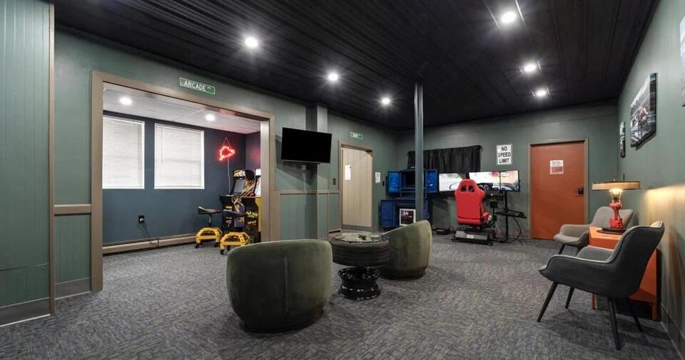 BUSINESS REVIEW: The Sim Room brings virtual racing to historic Wildcat ...