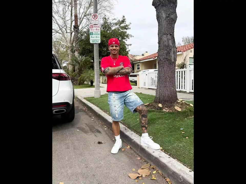 Influencer inks family’s faces on his leg in full tattoos, goes viral ...