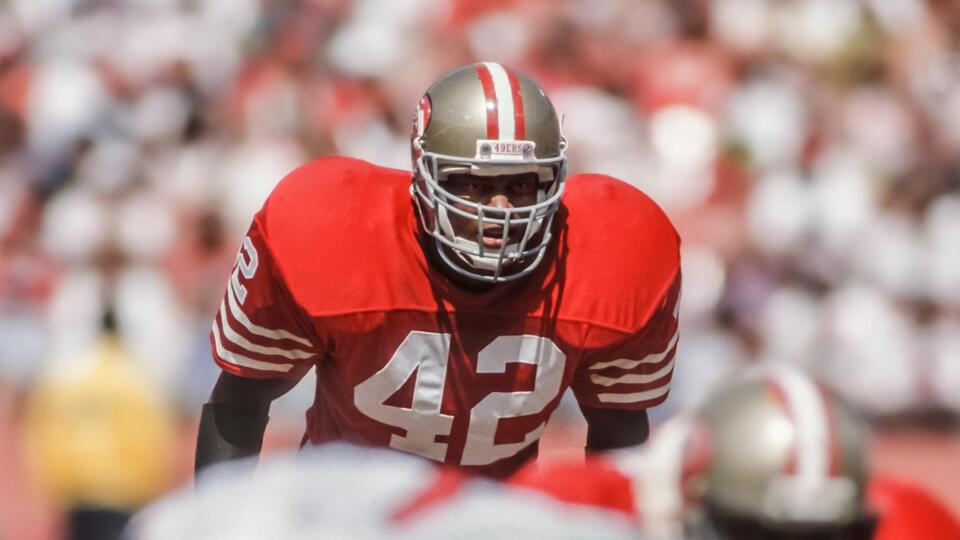 40 Years Ago, an NFL Legend Cut Off His Finger to Keep Playing Football ...