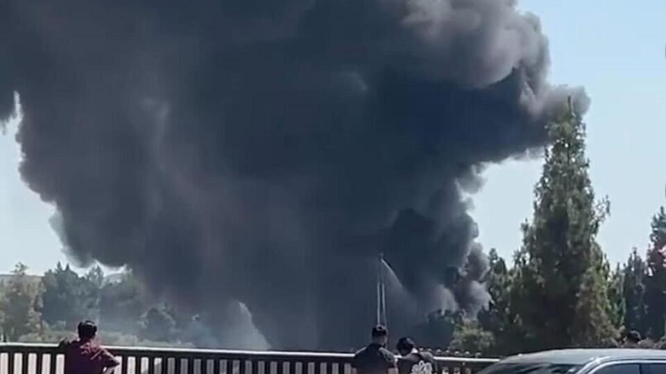 Rosemead fire produces massive plume of black smoke - NewsBreak
