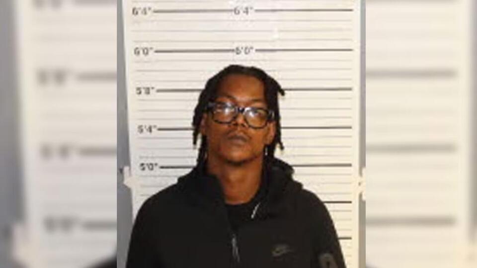FedEx employee accused of stealing packages with jewelry, gold bars ...