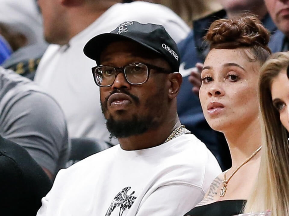 Von Miller's Girlfriend Posts Message After Bills Star's Suspension