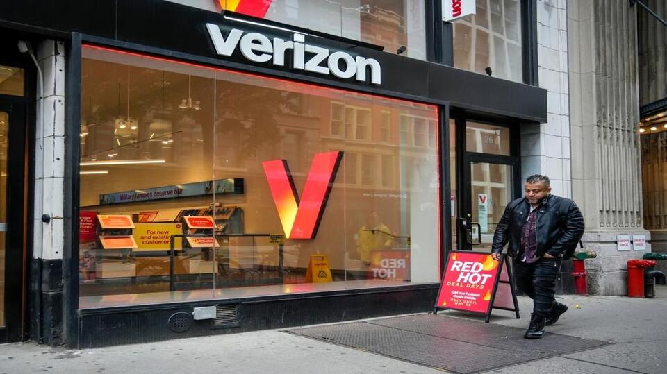 Verizon rolls out $20 credits after massive outage angers customers ...