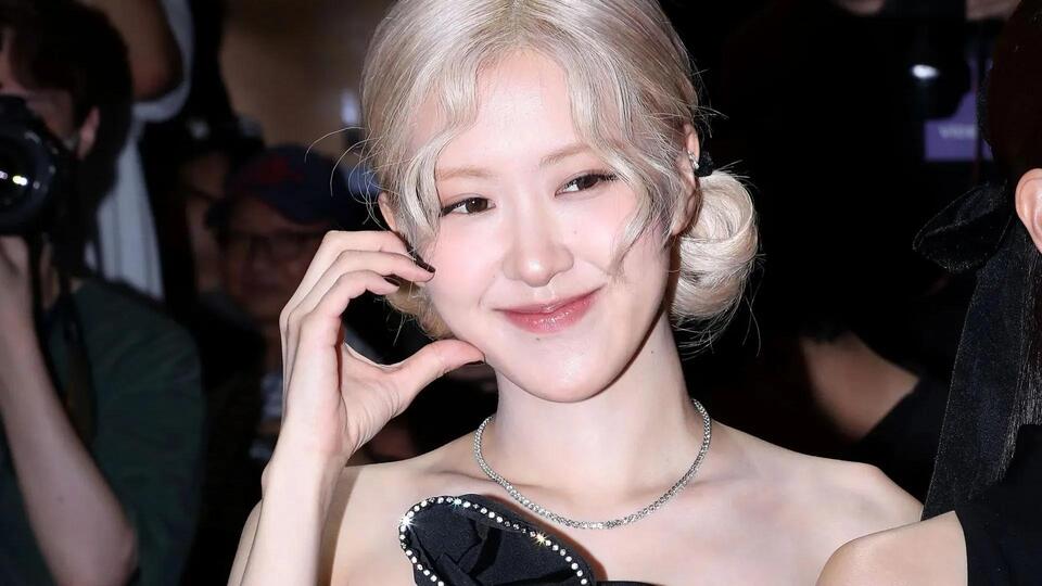 “Korea’s Golden Voice”: Netizens react as BLACKPINK’s Rosé is ...