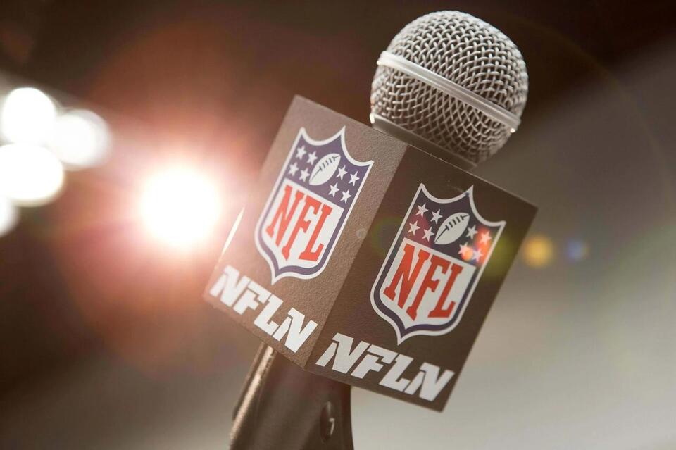 Who Are the Announcers in the Commanders-Packers TNF Game? Get to Know ...
