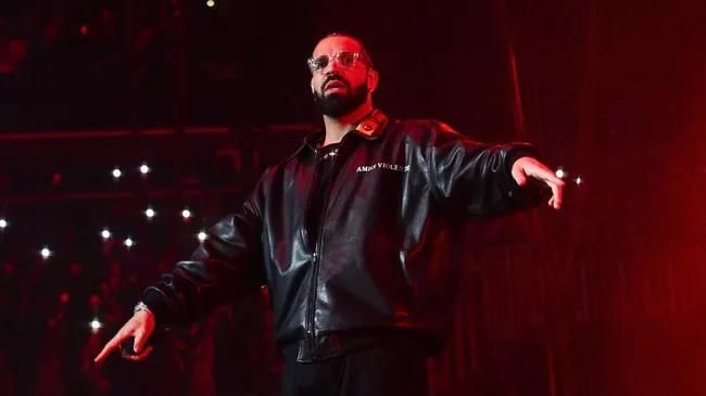 Fans React To Drake's New Jaw-Dropping Wax Figure - NewsBreak
