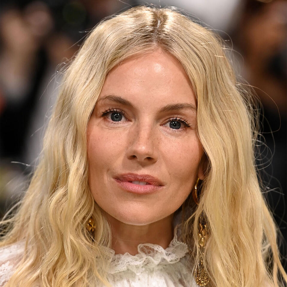 Sienna Miller Wows Fans In A Plunging Silk Gown While Attending Her ...