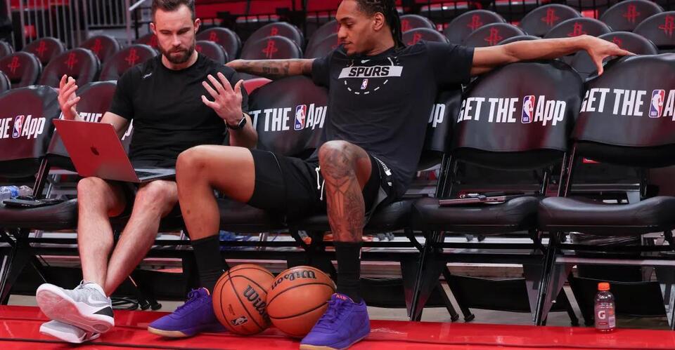 Devin Vassell will return from adductor strain Sunday vs. Pelicans ...