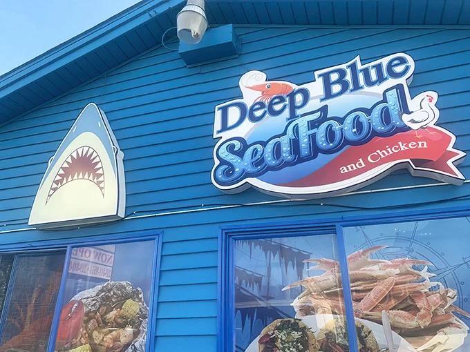 The Best Lobster Roll In Indiana Is Hiding Inside This Middle-Of ...