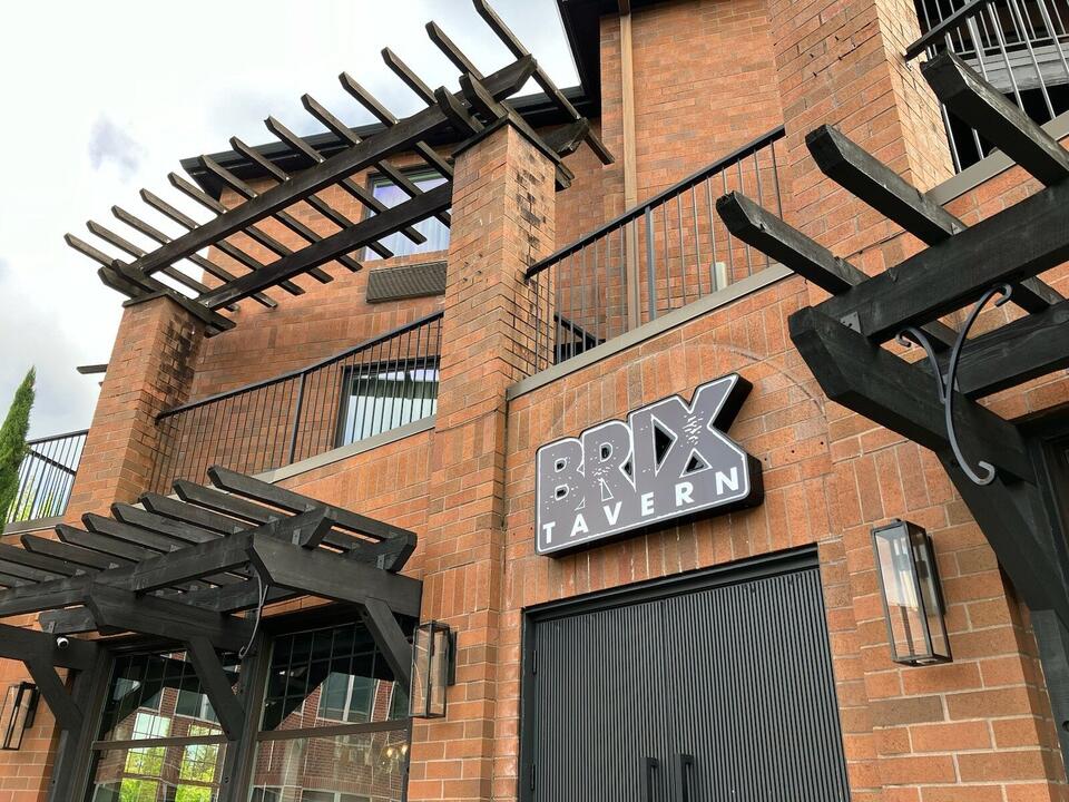 BRIX Tavern Tualatin fills needed void with popular food fare, drinks