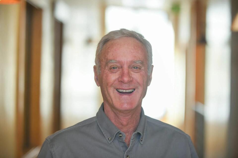 More Dogs on Main: Potguts hibernate; must mean primaries are here ...