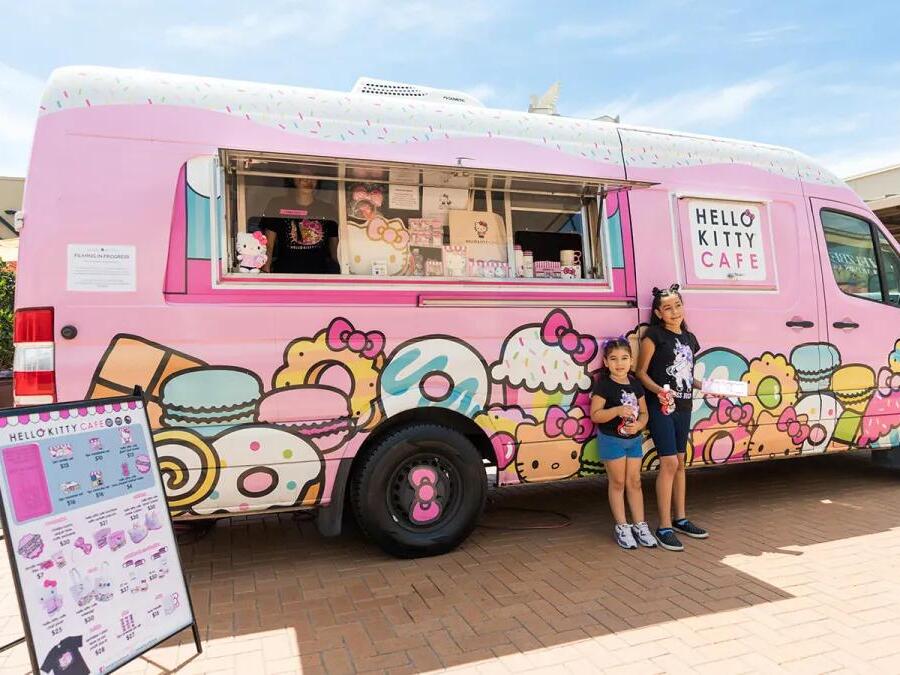 ‘Hello Kitty Cafe Truck' pop-up to visit 2 Chicago suburbs this month