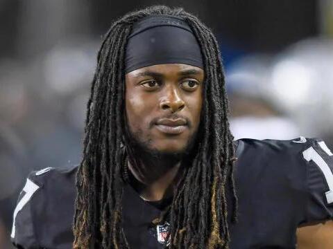 Packers' Emanuel Wilson: Continues competing for spot