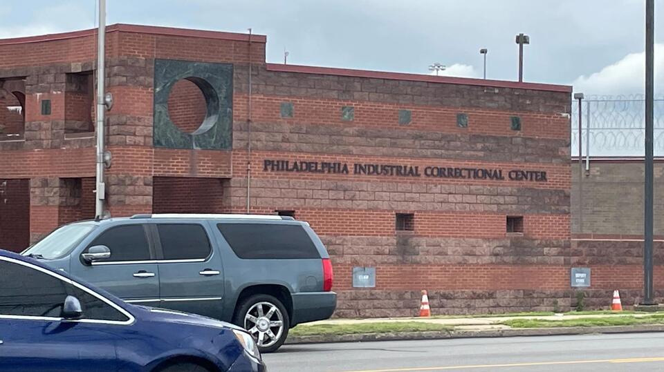 Leader of Philadelphia correctional officers union calls on mayor to ...