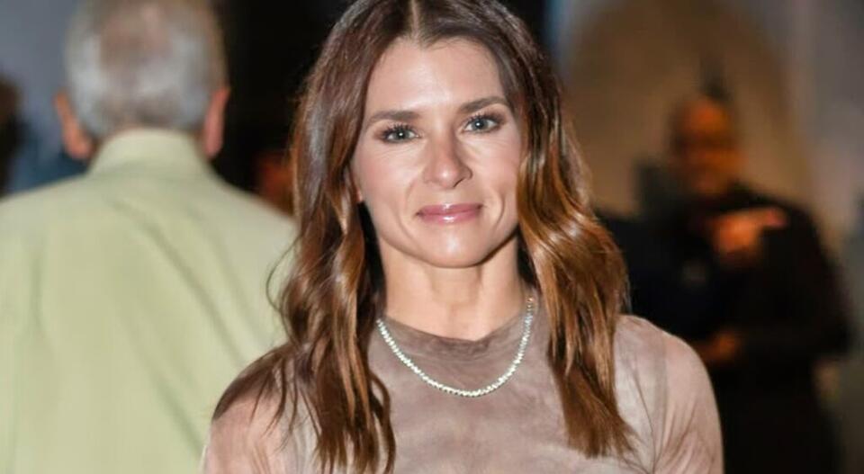 Social Media Is Going Wild Over Danica Patrick’s Golfing Outfit And Her ...