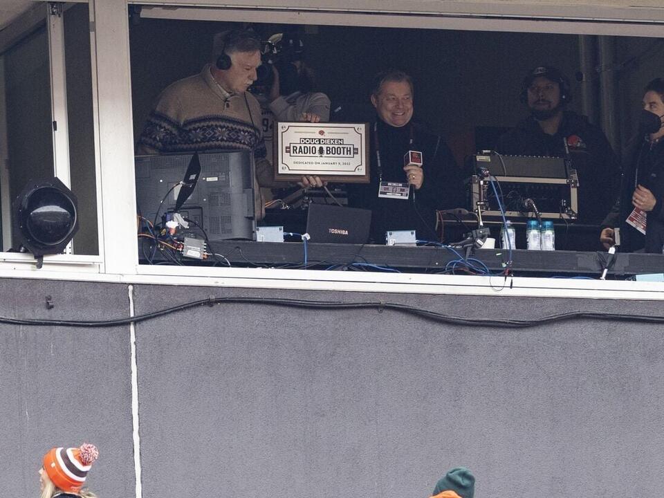 Browns radio announcer Jim Donovan dies of cancer at 68