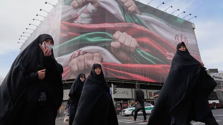 Analysis: Scale of protests and violence in Iran echoes chaos around ...