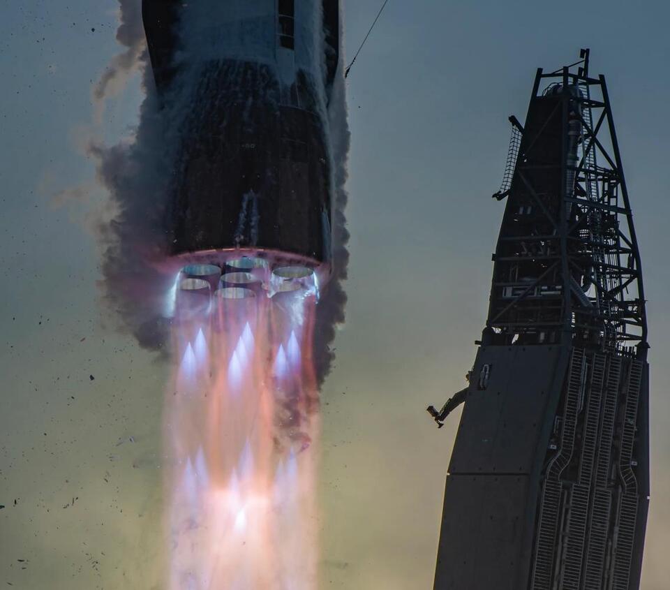 Blue Origin plans to launch New Glenn again this year after explosion ...
