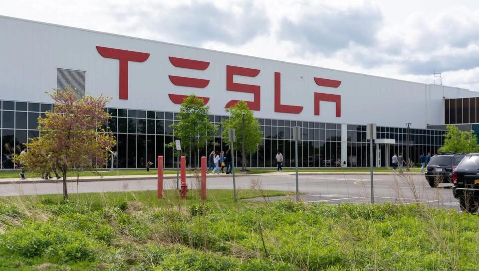 Tesla makes surprising move to resurrect nearly dormant products: 'Seen ...