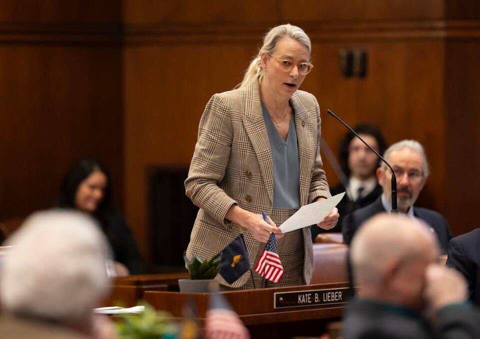 2025 Oregon Legislature sworn in - NewsBreak