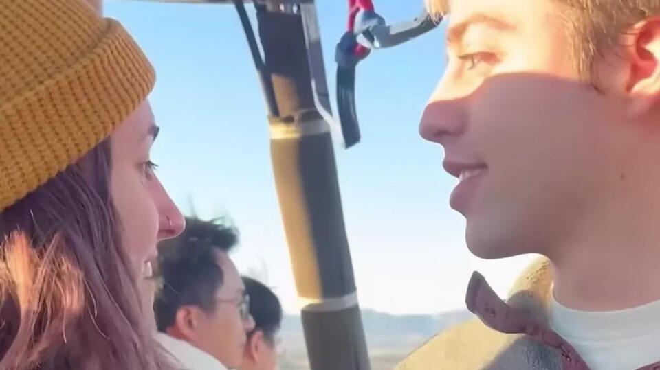 Man's marriage proposal on a hot air balloon goes horribly wrong ...