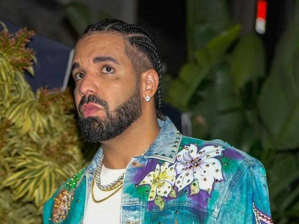Giving Champagne Papi? Madame Tussauds Unveils New Wax Figure Of Drake ...