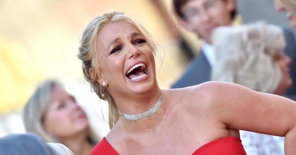 Britney Spears Kicks Windshield After Being Spotted With Rumored ...