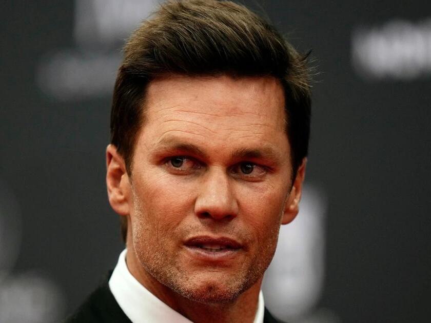 Tom Brady appears unhappy about Robert Kraft joke during his Netflix roast