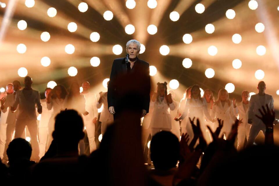 Legendary singer reported ‘weird’ symptom before terminal cancer ...