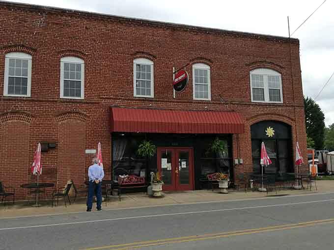 Locals Swear This Small North Carolina Diner Has The State’s Best Fried ...