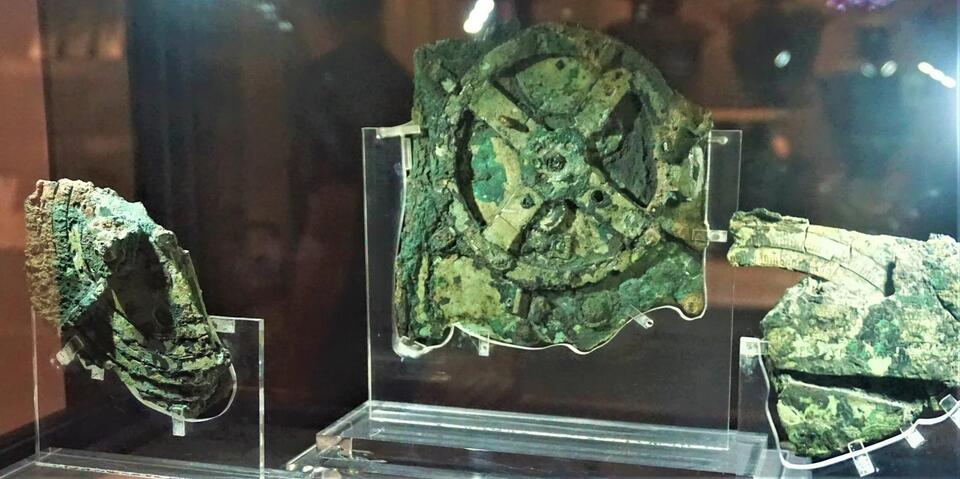 The Antikythera Mechanism: An Ancient Greek Computer That Still Baffles ...