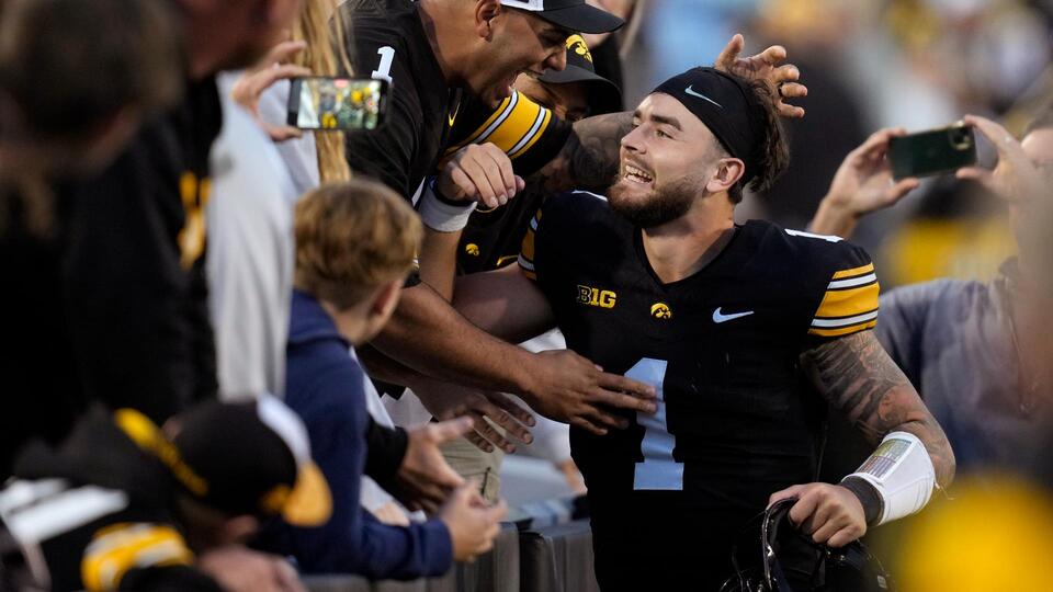 Iowa QB Brendan Sullivan enters transfer portal, according to reports ...