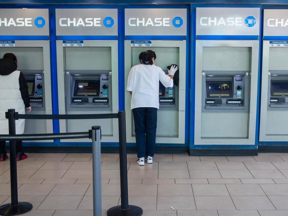 Chase warns checking accounts may have fees if new rule enforced