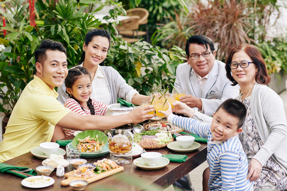 14 Spanish Family Traditions Tourists Never See - NewsBreak