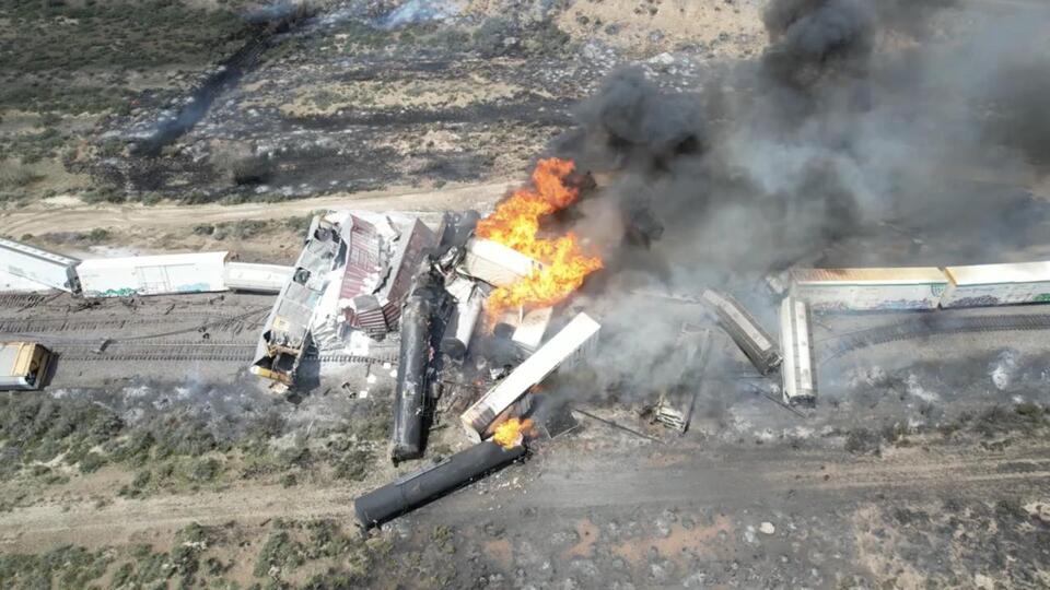 Freight train derailment, fire forces Interstate 40 closure near ...