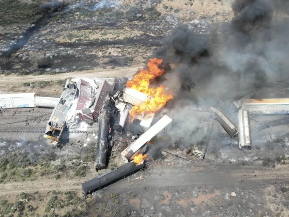 Freight train derailment, fire forces Interstate 40 closure near ...