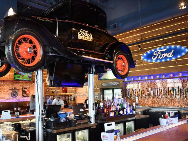 Ford's Garage brings burgers and vintage cars to NKY with new location ...