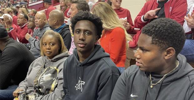 Class of 2027 point guard Jaxson Davis of Gurnee Warren receives an ...