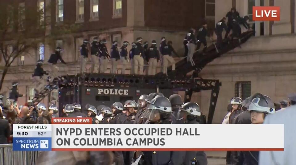 New York Riot Police Storm Columbia University Building Occupied by ...