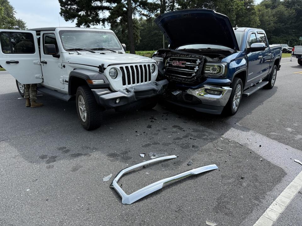 Crash temporarily shuts down Lobelia Road after afternoon collision ...