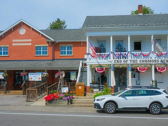 The Middle-Of-Nowhere General Store In Ohio That Secretly Serves The ...