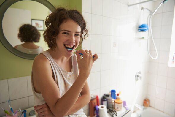 Dentist explains why you should always wet your toothbrush before ...