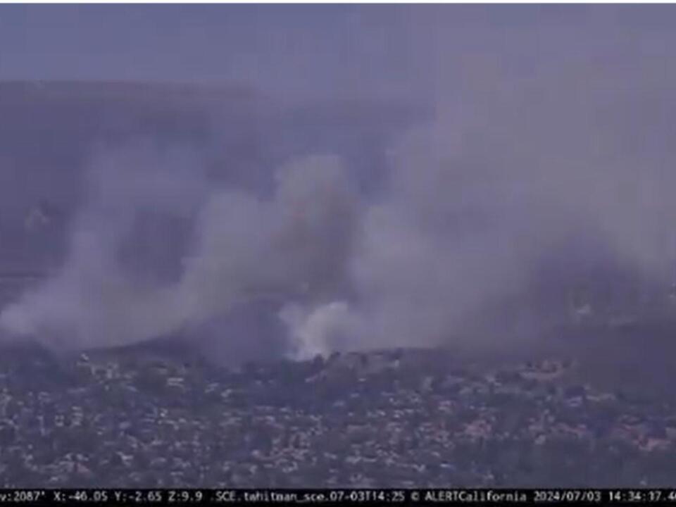 Wildfire in Simi Valley triggers evacuations amid heat warning